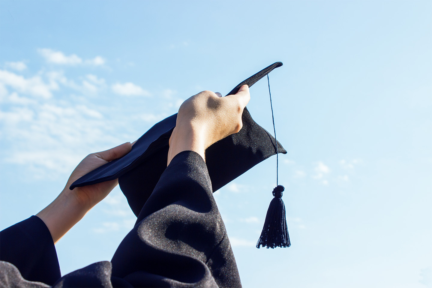 Five Reasons New Grads Should Work With a Recruiter